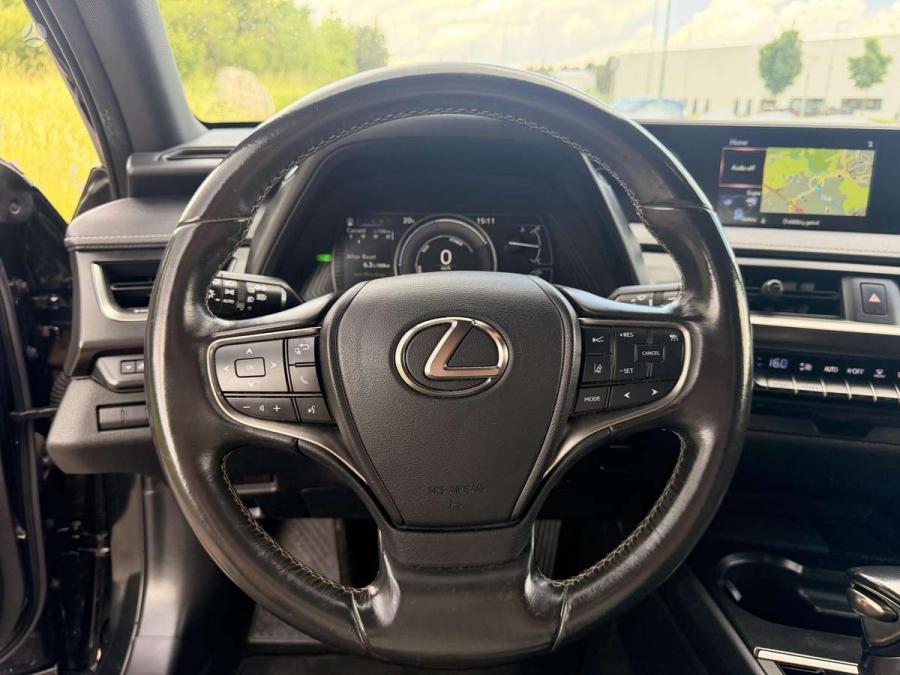 Black Lexus UX 250h 2019 in Vilnius, with an engine capacity of 1.99 L and mileage of 135 thousand km for 22500 €, photo 24 on AUTOMOTO.COM.LV