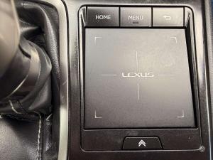 Black Lexus UX 250h 2019 in Vilnius, with an engine capacity of 1.99 L and mileage of 135 thousand km for 22500 €, photo 29 on AUTOMOTO.COM.LV