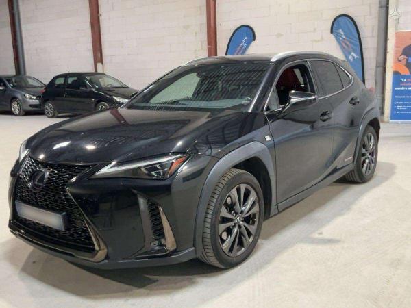 Black Lexus UX 250h 2019 in Daugavpils, with an engine capacity of 1.99 L and mileage of 152 thousand km for 22500 €, photo 2 on AUTOMOTO.COM.LV