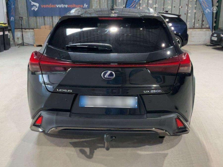 Черный Лексус UX 250h 2019 в Даугавпилс, объемом двигателя 1.99 л и пробегом 152 тыс. км за 22500 €, фото 5 на AUTOMOTO.COM.LV