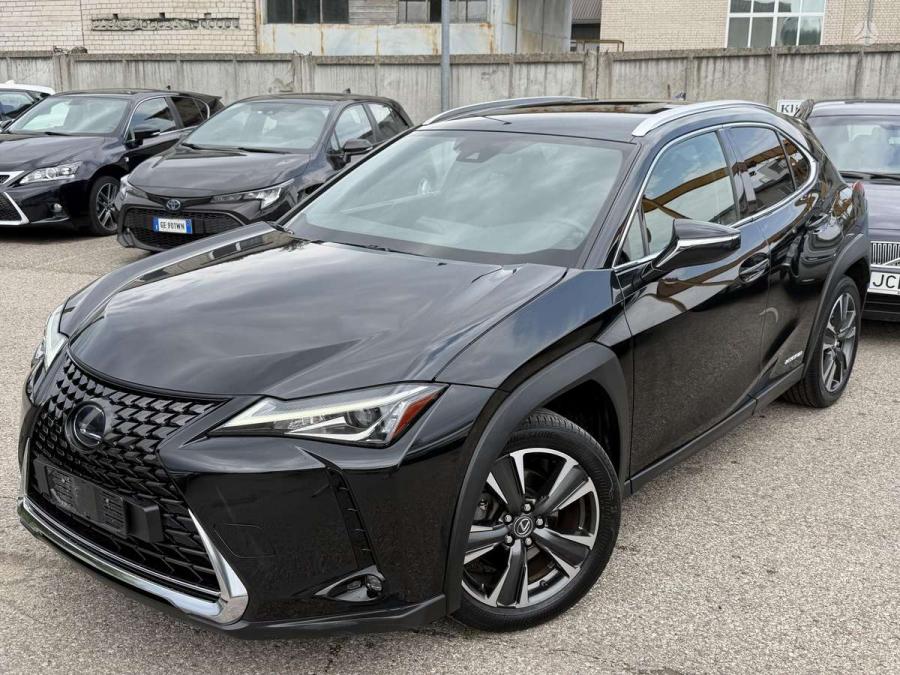 Black Lexus UX 250h 2019 in Vilnius, with an engine capacity of 1.99 L and mileage of 72 thousand km for 22900 €, photo 3 on AUTOMOTO.COM.LV