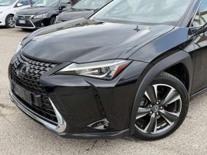 Black Lexus UX 250h 2019 in Vilnius, with an engine capacity of 1.99 L and mileage of 72 thousand km for 22900 €, photo 4 on AUTOMOTO.COM.LV