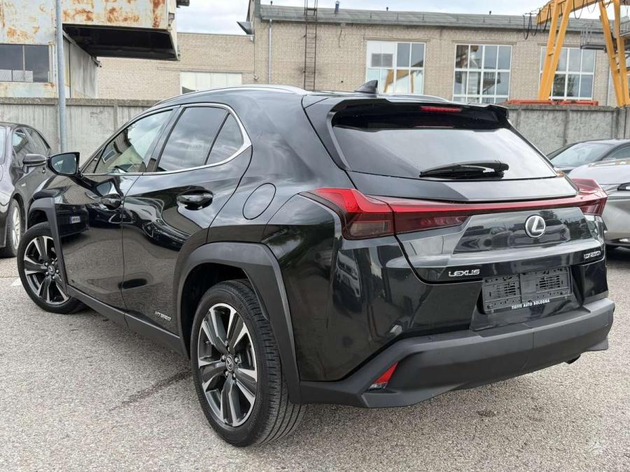Black Lexus UX 250h 2019 in Vilnius, with an engine capacity of 1.99 L and mileage of 72 thousand km for 22900 €, photo 13 on AUTOMOTO.COM.LV