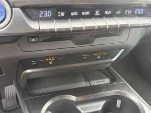 Black Lexus UX 250h 2019 in Vilnius, with an engine capacity of 1.99 L and mileage of 72 thousand km for 22900 €, photo 22 on AUTOMOTO.COM.LV