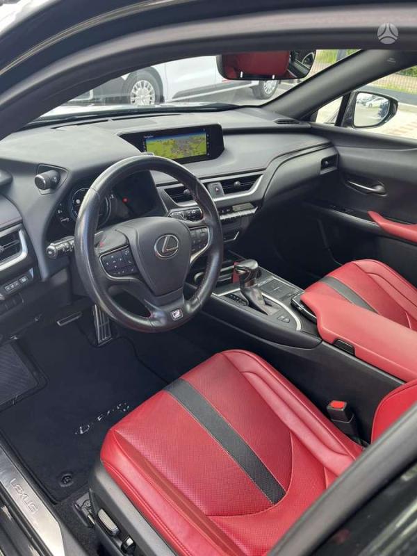 Black Lexus UX 250h 2019 in Kaunas, with an engine capacity of 1.99 L and mileage of 160 thousand km for 21300 €, photo 7 on AUTOMOTO.COM.LV