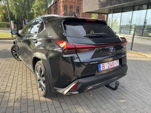 Черный Лексус UX 250h 2019 в Даугавпилс, объемом двигателя 1.99 л и пробегом 152 тыс. км за 22900 €, фото 4 на AUTOMOTO.COM.LV