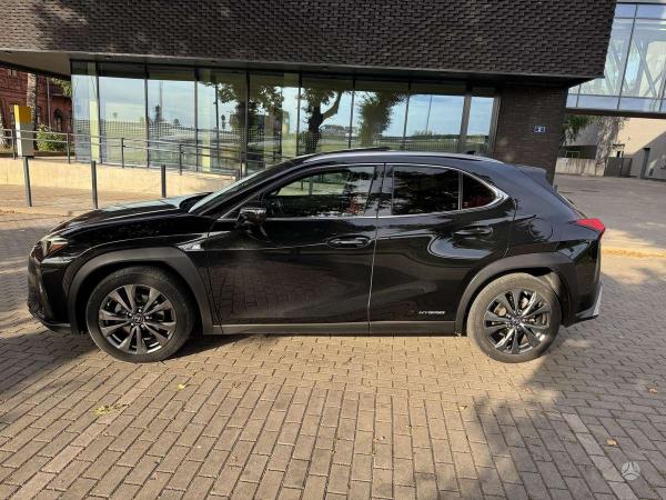 Melns Lexus UX 250h 2019 Daugavpils, ar dzinēja tilpumu 1.99 L un nobraukumu 152 tūkst. km par 22900 €, foto 5 vietnē AUTOMOTO.COM.LV