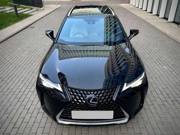 Black Lexus UX 250h 2019 in Vilnius, with an engine capacity of 2.00 L and mileage of 110 thousand km for 23870 €, photo 6 on AUTOMOTO.COM.LV