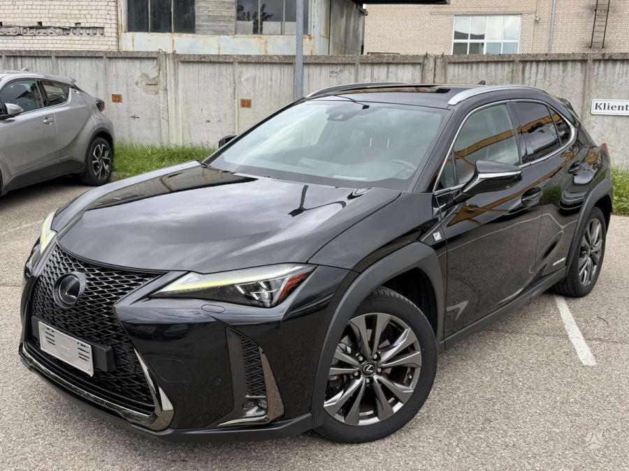 Black Lexus UX 250h 2019 in Vilnius, with an engine capacity of 1.99 L and mileage of 63 thousand km for 23700 €, photo 3 on AUTOMOTO.COM.LV