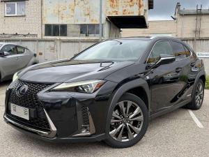 Black Lexus UX 250h 2019 in Vilnius, with an engine capacity of 1.99 L and mileage of 63 thousand km for 23700 €, photo 4 on AUTOMOTO.COM.LV