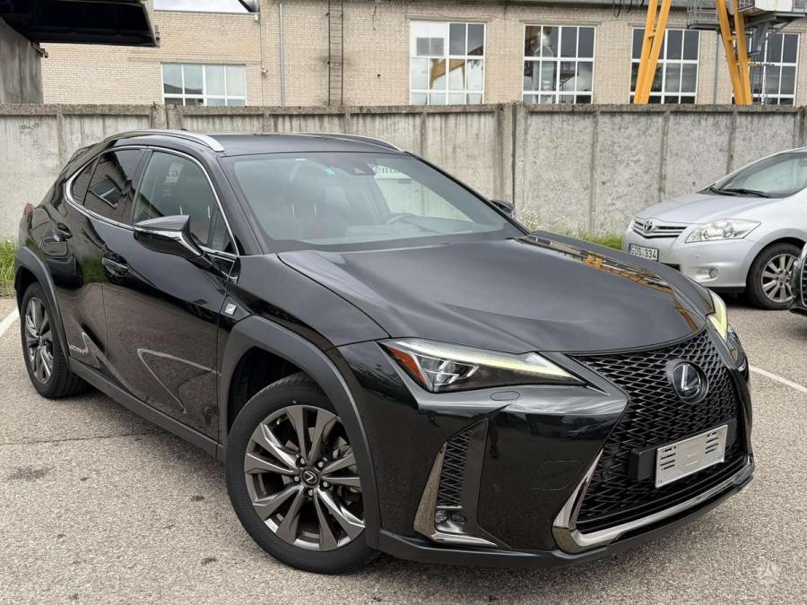 Black Lexus UX 250h 2019 in Vilnius, with an engine capacity of 1.99 L and mileage of 63 thousand km for 23700 €, photo 8 on AUTOMOTO.COM.LV