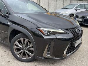 Black Lexus UX 250h 2019 in Vilnius, with an engine capacity of 1.99 L and mileage of 63 thousand km for 23700 €, photo 9 on AUTOMOTO.COM.LV