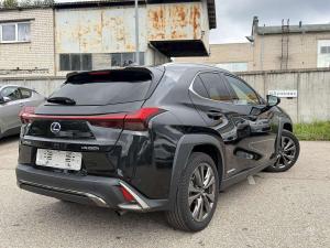Black Lexus UX 250h 2019 in Vilnius, with an engine capacity of 1.99 L and mileage of 63 thousand km for 23700 €, photo 10 on AUTOMOTO.COM.LV