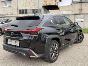 Black Lexus UX 250h 2019 in Vilnius, with an engine capacity of 1.99 L and mileage of 63 thousand km for 23700 €, photo 11 on AUTOMOTO.COM.LV