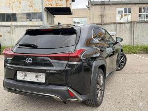 Black Lexus UX 250h 2019 in Vilnius, with an engine capacity of 1.99 L and mileage of 63 thousand km for 23700 €, photo 12 on AUTOMOTO.COM.LV