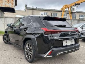 Black Lexus UX 250h 2019 in Vilnius, with an engine capacity of 1.99 L and mileage of 63 thousand km for 23700 €, photo 14 on AUTOMOTO.COM.LV
