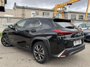 Black Lexus UX 250h 2019 in Vilnius, with an engine capacity of 1.99 L and mileage of 63 thousand km for 23700 €, photo 15 on AUTOMOTO.COM.LV