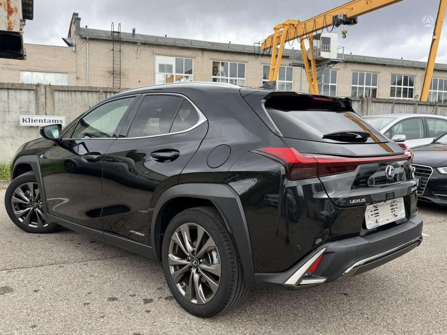 Black Lexus UX 250h 2019 in Vilnius, with an engine capacity of 1.99 L and mileage of 63 thousand km for 23700 €, photo 15 on AUTOMOTO.COM.LV