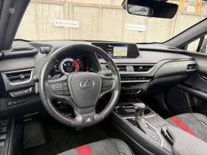 Black Lexus UX 250h 2019 in Vilnius, with an engine capacity of 1.99 L and mileage of 63 thousand km for 23700 €, photo 20 on AUTOMOTO.COM.LV