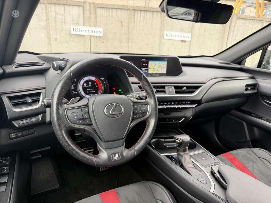 Black Lexus UX 250h 2019 in Vilnius, with an engine capacity of 1.99 L and mileage of 63 thousand km for 23700 €, photo 20 on AUTOMOTO.COM.LV