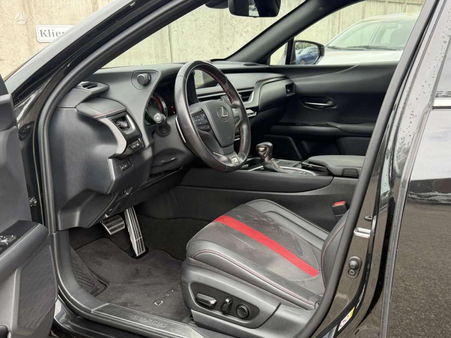 Black Lexus UX 250h 2019 in Vilnius, with an engine capacity of 1.99 L and mileage of 63 thousand km for 23700 €, photo 28 on AUTOMOTO.COM.LV