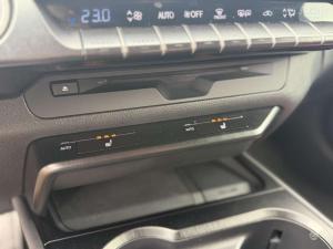 Black Lexus UX 250h 2019 in Vilnius, with an engine capacity of 1.99 L and mileage of 63 thousand km for 23700 €, photo 30 on AUTOMOTO.COM.LV