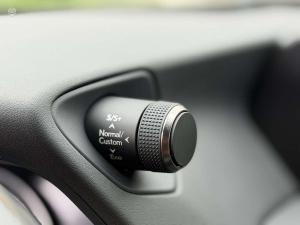 Black Lexus UX 250h 2019 in Vilnius, with an engine capacity of 1.99 L and mileage of 63 thousand km for 23700 €, photo 33 on AUTOMOTO.COM.LV