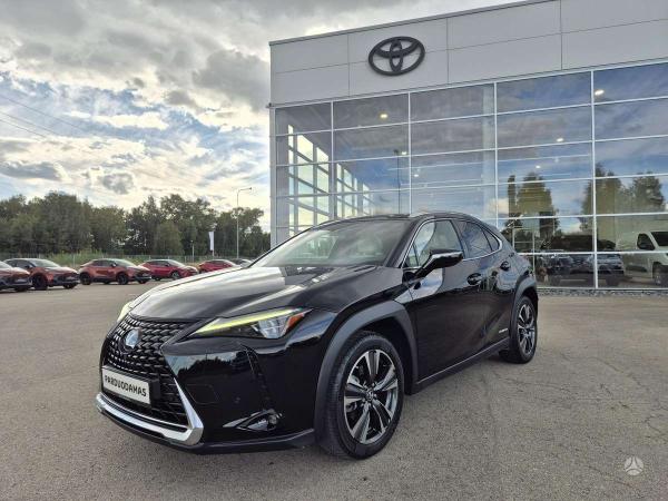 Melns Lexus UX 250h 2019 Panevēža, ar dzinēja tilpumu 1.99 L un nobraukumu 115 tūkst. km par 23800 €, foto 1 vietnē AUTOMOTO.COM.LV