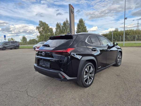 Melns Lexus UX 250h 2019 Panevēža, ar dzinēja tilpumu 1.99 L un nobraukumu 115 tūkst. km par 23800 €, foto 5 vietnē AUTOMOTO.COM.LV