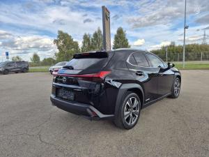 Black Lexus UX 250h 2019 in Panevezys, with an engine capacity of 1.99 L and mileage of 115 thousand km for 23800 €, photo 5 on AUTOMOTO.COM.LV