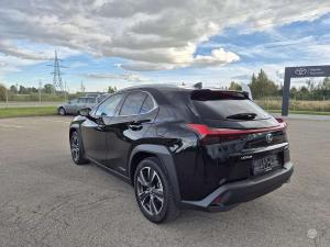 Black Lexus UX 250h 2019 in Panevezys, with an engine capacity of 1.99 L and mileage of 115 thousand km for 23800 €, photo 7 on AUTOMOTO.COM.LV
