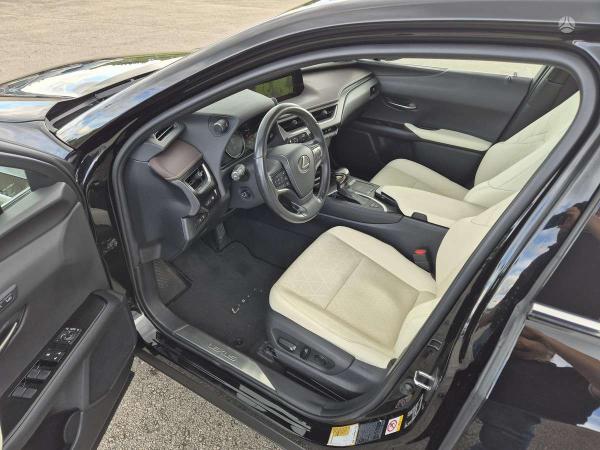 Melns Lexus UX 250h 2019 Panevēža, ar dzinēja tilpumu 1.99 L un nobraukumu 115 tūkst. km par 23800 €, foto 11 vietnē AUTOMOTO.COM.LV
