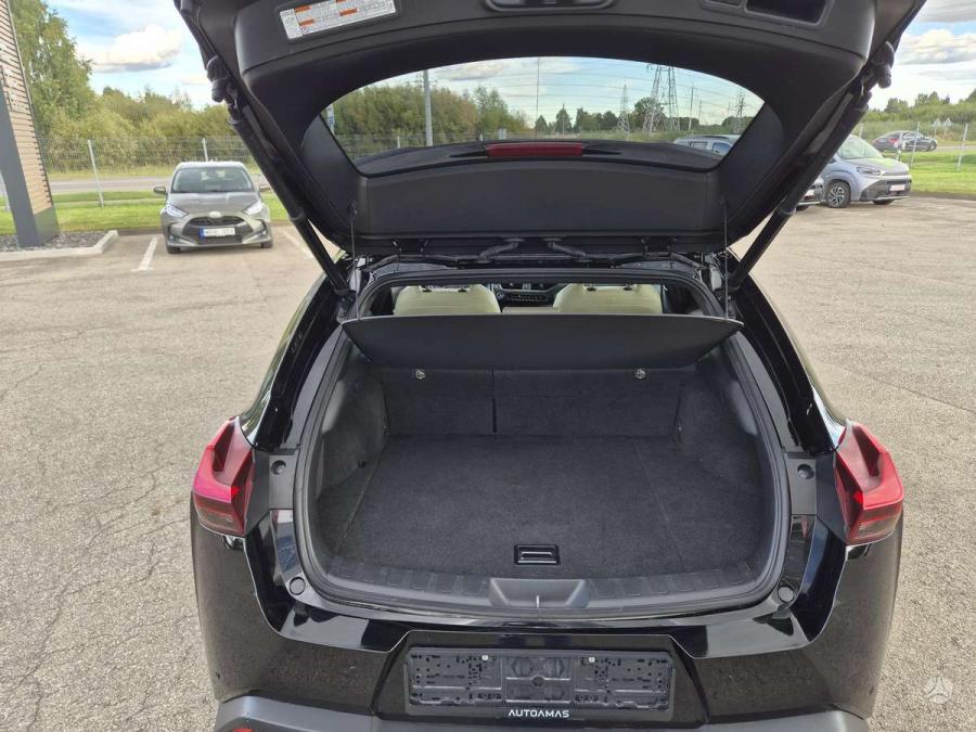 Black Lexus UX 250h 2019 in Panevezys, with an engine capacity of 1.99 L and mileage of 115 thousand km for 23800 €, photo 13 on AUTOMOTO.COM.LV