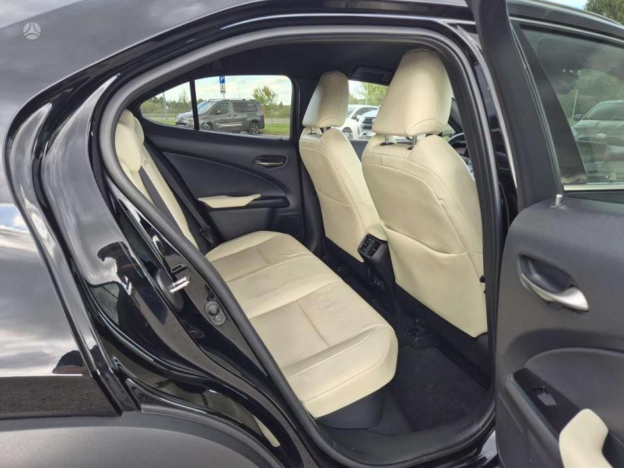 Black Lexus UX 250h 2019 in Panevezys, with an engine capacity of 1.99 L and mileage of 115 thousand km for 23800 €, photo 15 on AUTOMOTO.COM.LV