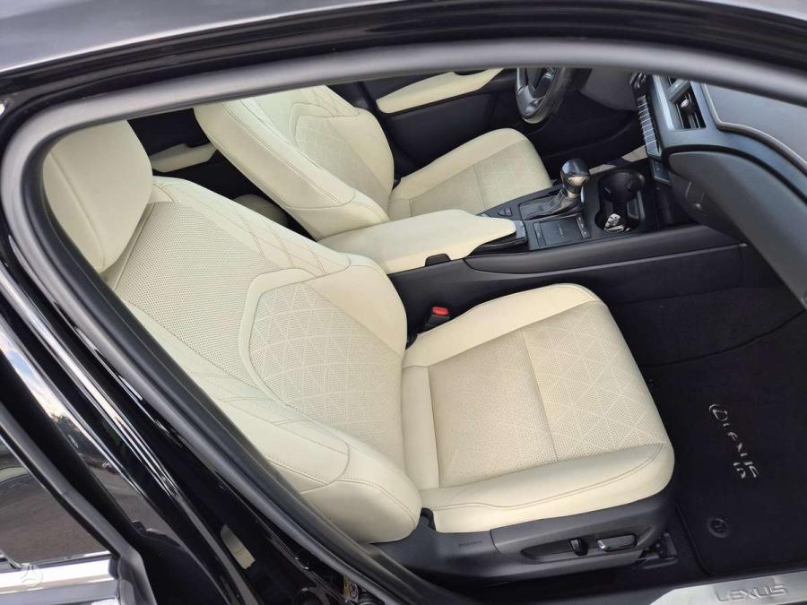 Black Lexus UX 250h 2019 in Panevezys, with an engine capacity of 1.99 L and mileage of 115 thousand km for 23800 €, photo 17 on AUTOMOTO.COM.LV
