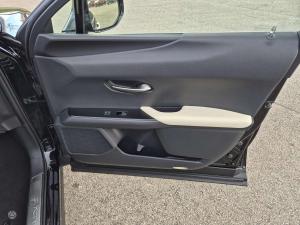 Black Lexus UX 250h 2019 in Panevezys, with an engine capacity of 1.99 L and mileage of 115 thousand km for 23800 €, photo 29 on AUTOMOTO.COM.LV