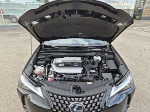Black Lexus UX 250h 2019 in Panevezys, with an engine capacity of 1.99 L and mileage of 115 thousand km for 23800 €, photo 35 on AUTOMOTO.COM.LV