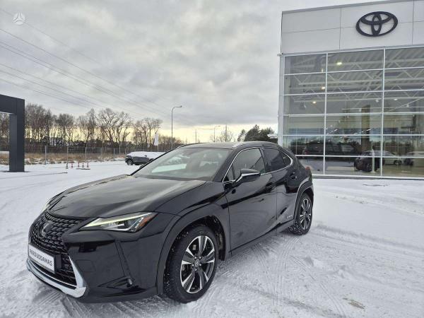 Black Lexus UX 250h 2020 in Panevezys, with an engine capacity of 1.99 L and mileage of 86 thousand km for 21999 €, photo 1 on AUTOMOTO.COM.LV