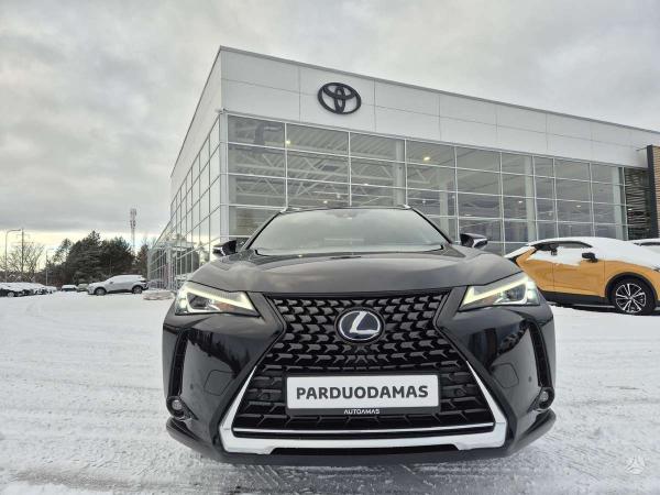 Black Lexus UX 250h 2020 in Panevezys, with an engine capacity of 1.99 L and mileage of 86 thousand km for 21999 €, photo 2 on AUTOMOTO.COM.LV
