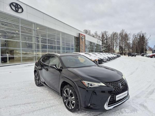 Black Lexus UX 250h 2020 in Panevezys, with an engine capacity of 1.99 L and mileage of 86 thousand km for 21999 €, photo 3 on AUTOMOTO.COM.LV
