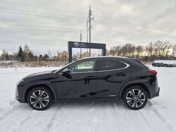 Black Lexus UX 250h 2020 in Panevezys, with an engine capacity of 1.99 L and mileage of 86 thousand km for 21999 €, photo 7 on AUTOMOTO.COM.LV