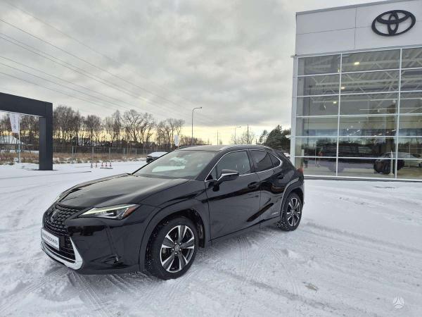 Black Lexus UX 250h 2020 in Panevezys, with an engine capacity of 1.99 L and mileage of 86 thousand km for 21999 €, photo 8 on AUTOMOTO.COM.LV