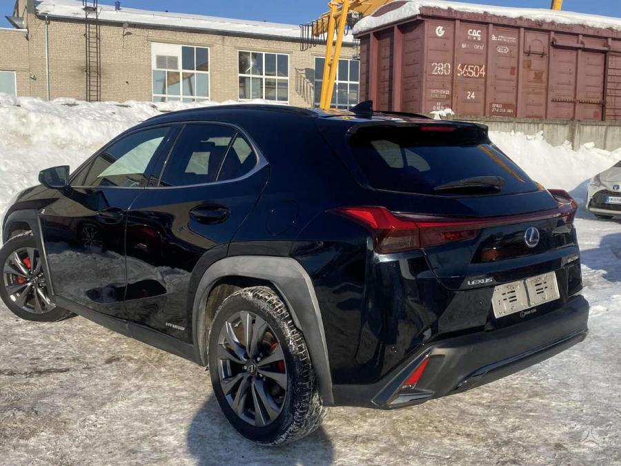 Melns Lexus UX 250h 2020 Viļņa, ar dzinēja tilpumu 1.99 L un nobraukumu 135 tūkst. km par 23000 €, foto 12 vietnē AUTOMOTO.COM.LV
