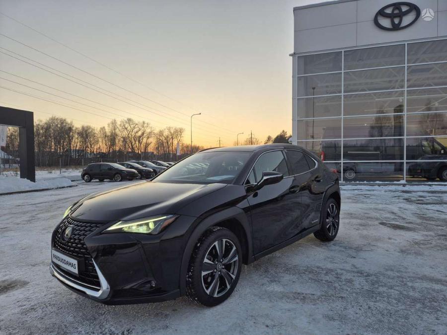 Black Lexus UX 250h 2020 in Panevezys, with an engine capacity of 1.99 L and mileage of 86 thousand km for 21900 €, photo 1 on AUTOMOTO.COM.LV