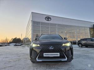 Black Lexus UX 250h 2020 in Panevezys, with an engine capacity of 1.99 L and mileage of 86 thousand km for 21900 €, photo 2 on AUTOMOTO.COM.LV