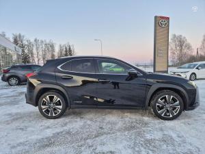 Black Lexus UX 250h 2020 in Panevezys, with an engine capacity of 1.99 L and mileage of 86 thousand km for 21900 €, photo 4 on AUTOMOTO.COM.LV