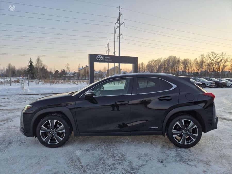 Black Lexus UX 250h 2020 in Panevezys, with an engine capacity of 1.99 L and mileage of 86 thousand km for 21900 €, photo 8 on AUTOMOTO.COM.LV