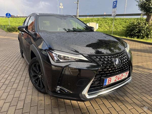 Melns Lexus UX 250h 2020 Daugavpils, ar dzinēja tilpumu 1.99 L un nobraukumu 131 tūkst. km par 21299 €, foto 2 vietnē AUTOMOTO.COM.LV