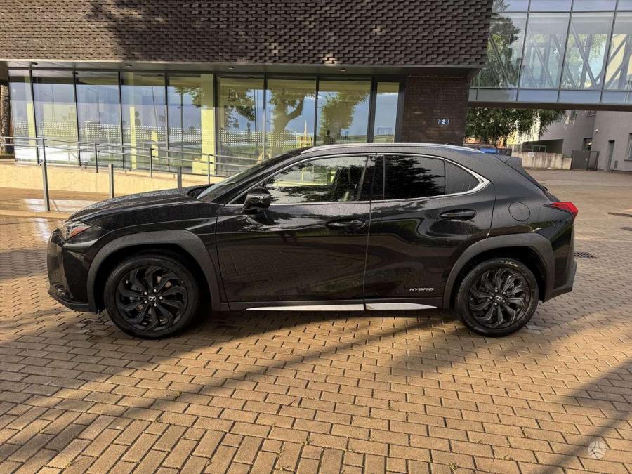Melns Lexus UX 250h 2020 Daugavpils, ar dzinēja tilpumu 1.99 L un nobraukumu 131 tūkst. km par 21299 €, foto 7 vietnē AUTOMOTO.COM.LV