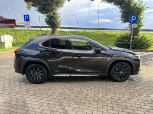 Melns Lexus UX 250h 2020 Daugavpils, ar dzinēja tilpumu 1.99 L un nobraukumu 131 tūkst. km par 21299 €, foto 8 vietnē AUTOMOTO.COM.LV